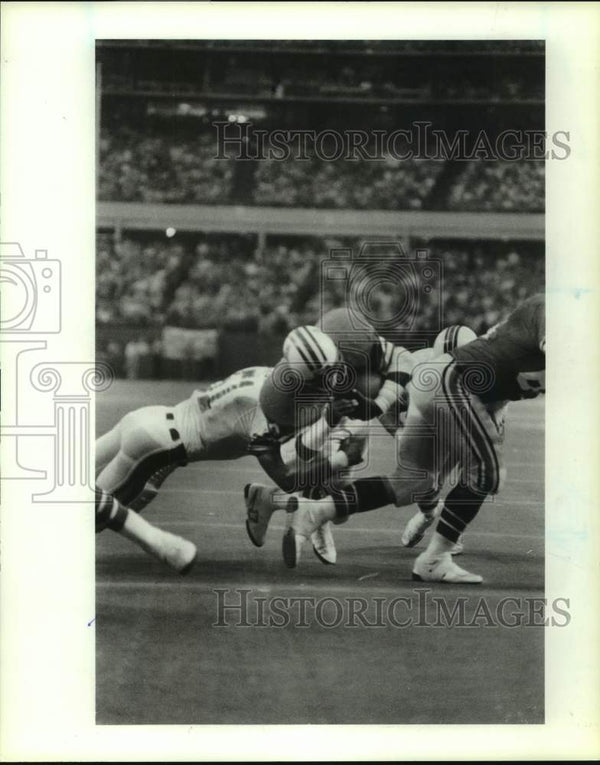 1985 Press Photo Oilers' Mike Rozier dives over Dolphins' defender for ...