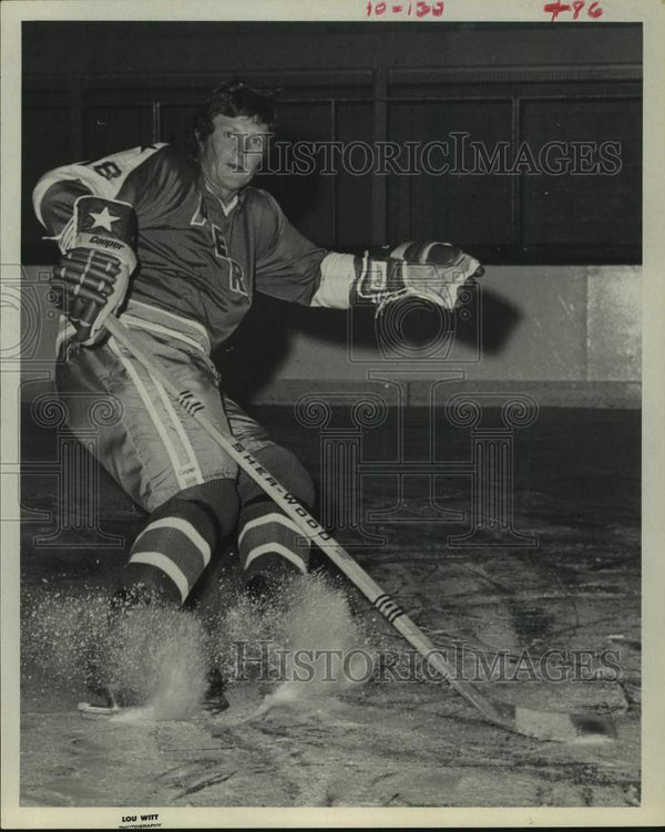 1972 Press Photo Houston Aeros' hockey player Jack Stanfield ...