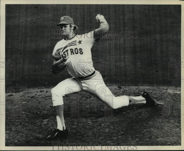 1972 Press Photo Houston Astros' pitcher Jerry Reuss fires towards hom ...