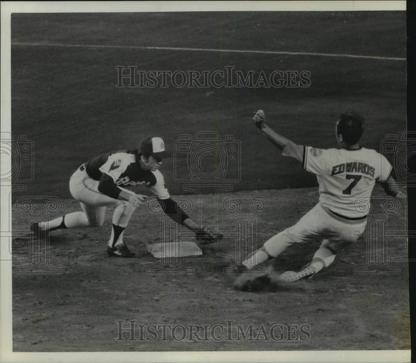 1973 Press Photo Astros' John Edwards is tagged out at second by Braves ...