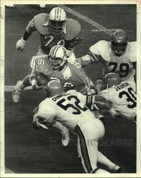 1979 Press Photo Oilers Rob Carpenter runs for nine before Bengals wra ...