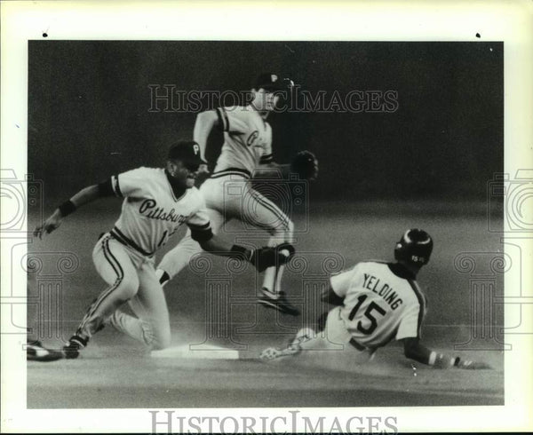 1990 Press Photo Astros Eric Yelding slides safely under Pirates Jose ...