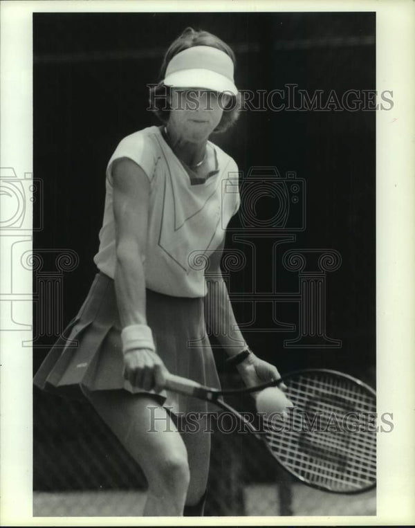 1988 Press Photo Tennis player Kate Latham returns shot in match ...