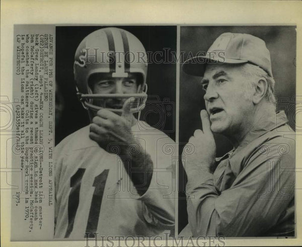 1973 Press Photo Detroit Lions football quarterback Greg Landry gives ...