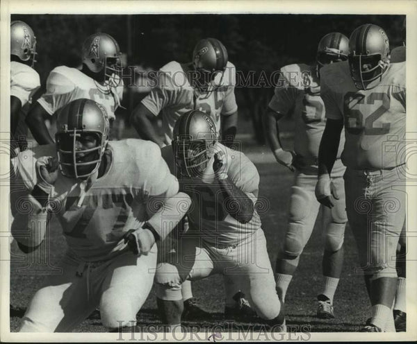 1971 Press Photo Oilers linemen, including Walter Suggs (76) working ...