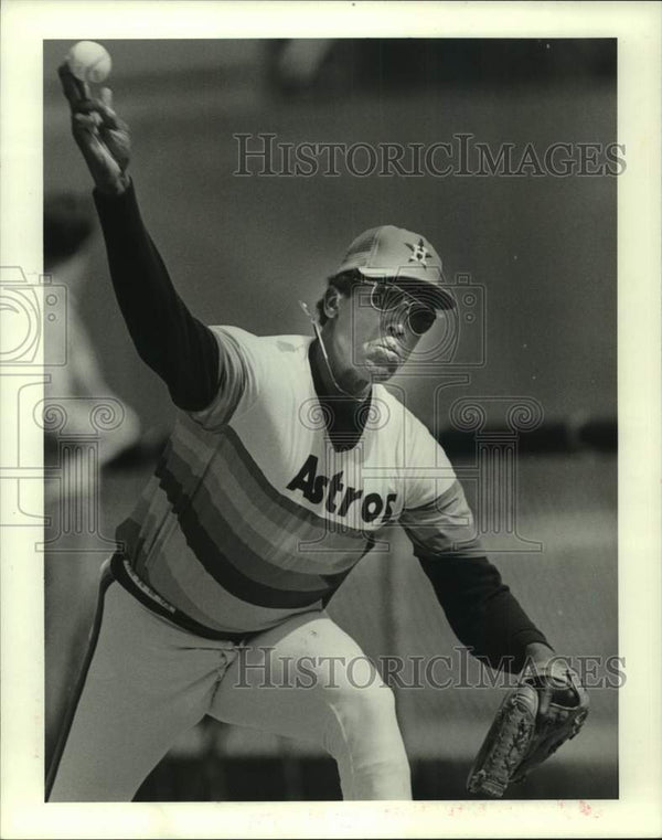 1983 Press Photo Houston Astros pitcher J.R. Richard in action in Cocoa ...
