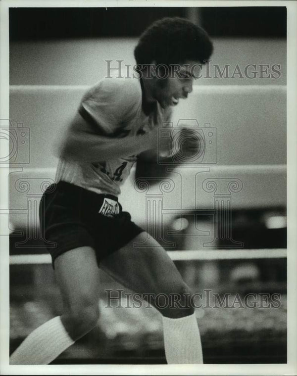 Press Photo American boxer Wayne Lynuma - hcs23179 - Historic Images