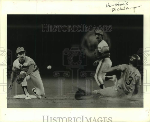 1982 Press Photo Dodger Steve Sax steals 2nd on late throw to Astro ...