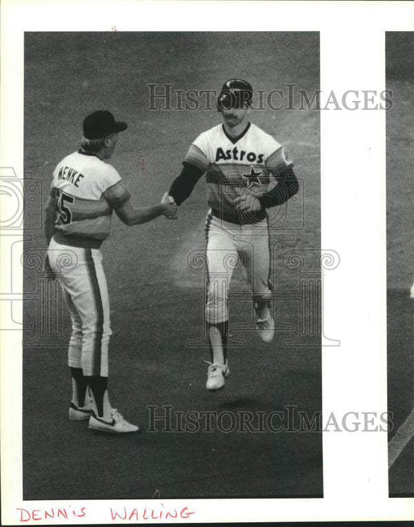 1986 Press Photo Houston Astros baseball player Denny Walling and coac ...