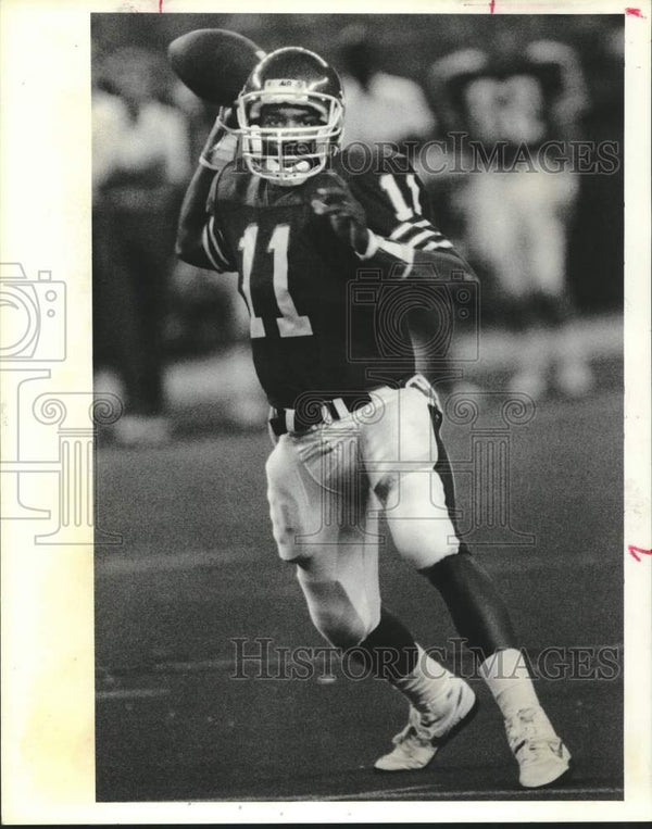 1989 Press Photo U of Houston football quarterback Andre Ware throws TD ...