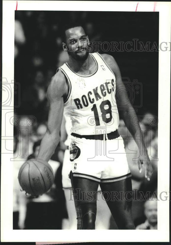 1987 Press Photo Rockets' Cedric Maxwell, after scoring his 10,000th ...