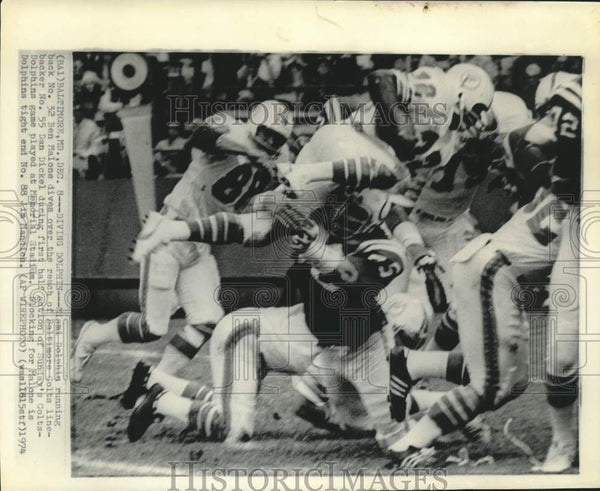 1974 Press Photo Miami Dolphins and Baltimore Colts play NFL football ...