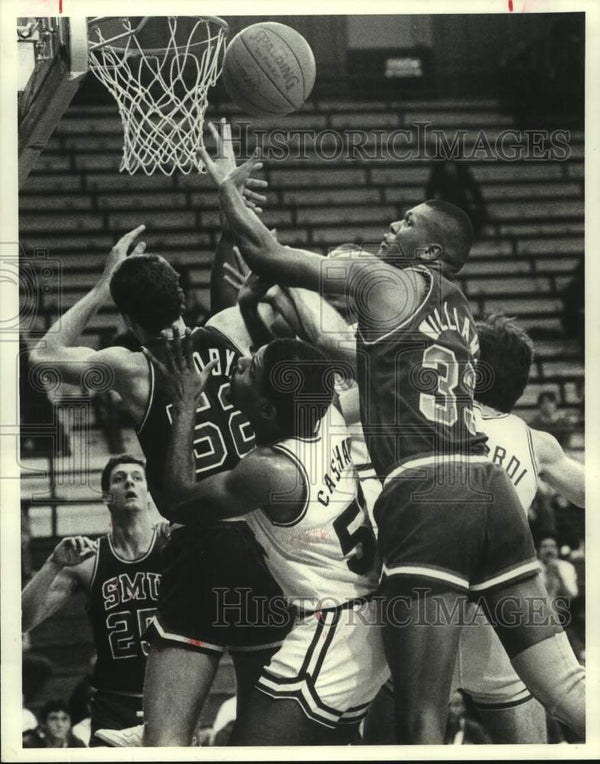 1986 Press Photo Rice's Terrence Cashaw caught in rebound battle by SMU ...
