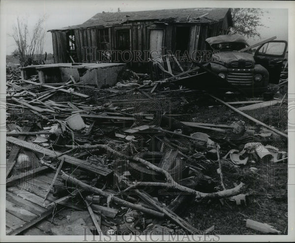 1967 Press Photo Destruction of home after Hurricane Beulah ...