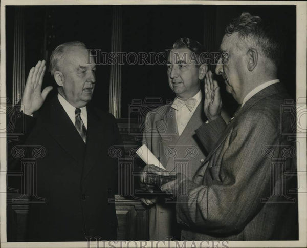 1947 Press Photo Swearing-in ceremony of Judge Marvin Jones in ...