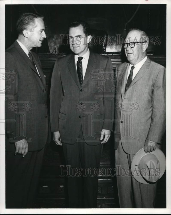 1960 Press Photo Arch H. Rowan, Sr., of Fort Worth poses with other men ...