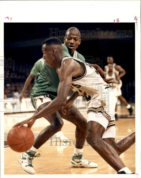1991 Press Photo Alphonso Ford and Steve Rogers during college ...