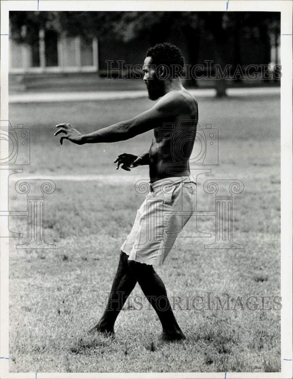 1974 Press Photo Man in a park demonstrating a karate move - hpa27984 ...