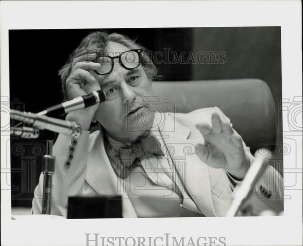 1979 Press Photo Bob Eckhardt, United States Congressman gestures at ...