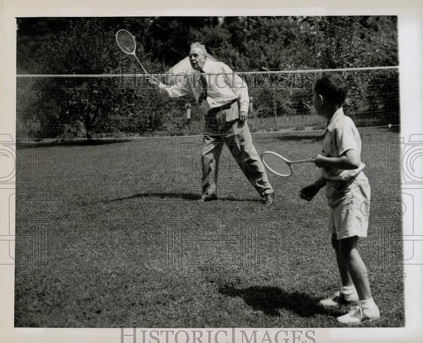 1947 Press Photo NLRB General Counsel Robert Denham and son at home in ...