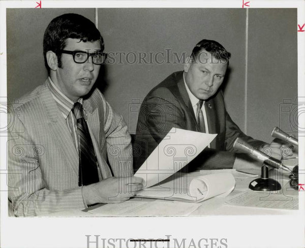 1970 Press Photo John Latchford, Texas Water Quality Board, and ...