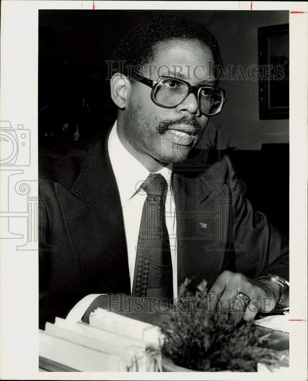 1979 Press Photo Larry Hawkins, MacGregor Park Bank's vice president ...