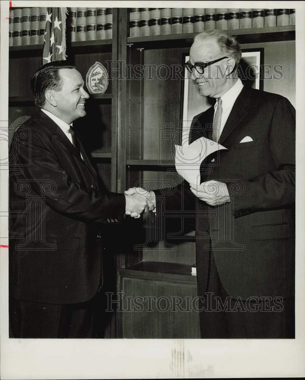 1966 Press Photo William Sherrill congratulated by James Noel at oath ...