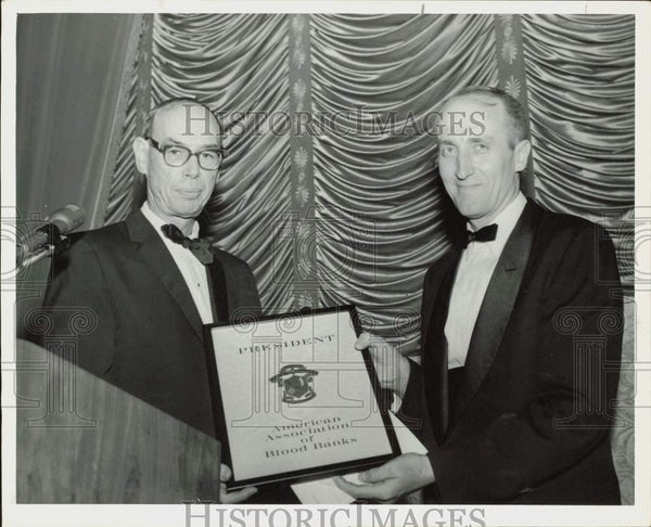 1967 Press Photo Dr. John Shively installed as Blood Bank Association ...