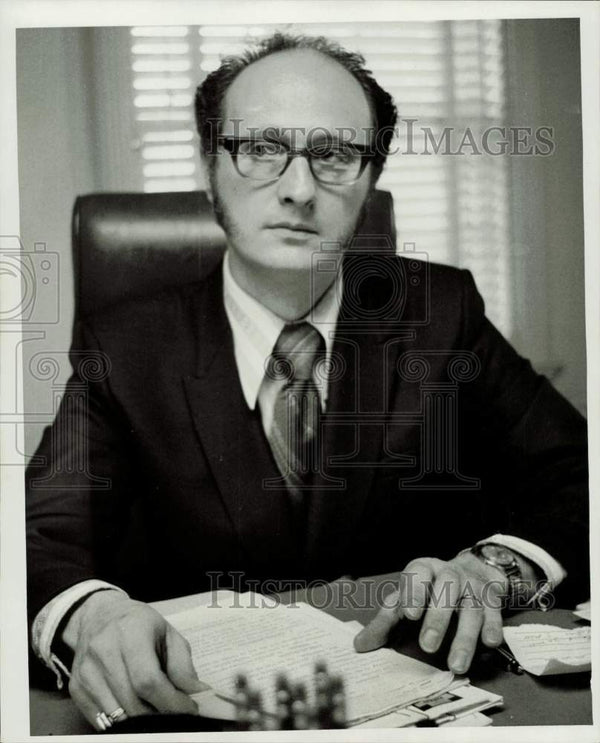 1972 Press Photo Dr. Ronald Rea, Model Cities acting director works at ...