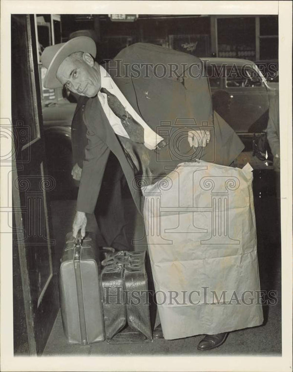 1944 Press Photo Coke Stevenson arrives at Dallas' Democratic ...