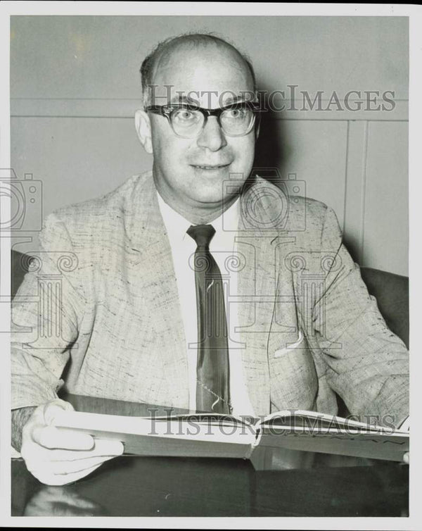 1962 Press Photo Dr. Alfred Neumann at University of Houston Ez. Cullen ...