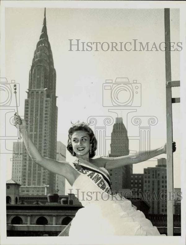 1956 Press Photo Marian Ann McKnight, Miss America, poses on New York ...