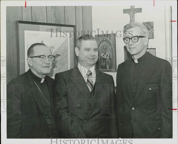 1974 Press Photo Bishop John Morkovsky stands with other religious ...