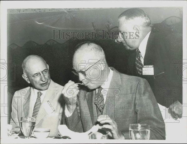 1955 Press Photo President Eisenhower and Judge Stanley Reed at ABA lu ...