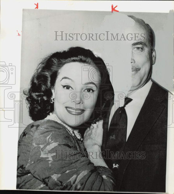 1959 Press Photo Actress Dolores Del Rio and Lewis Riley wed in Newark ...