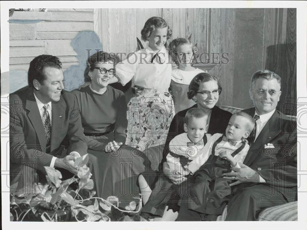 1955 Press Photo Kendall Baker, Houston attorney, poses with his family ...