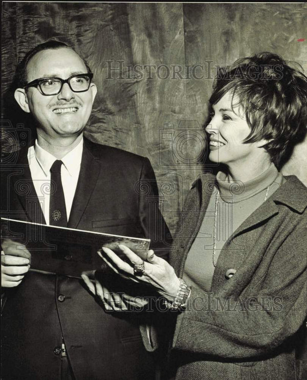 1968 Press Photo Sydney Omar, Syndicated Astrology Columnist, & Jerry ...