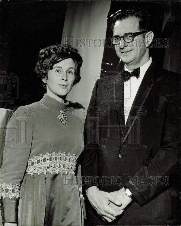 1969 Press Photo Mr. and Mrs. Risher Randall in the Emerald Room ...