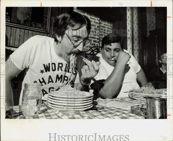 1975 Press Photo Spaghetti Eating Contest Participants John Poole ...