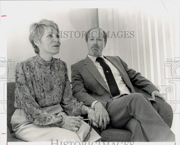 1987 Press Photo Lois and Marty Fleck, playwrights, during interview ...