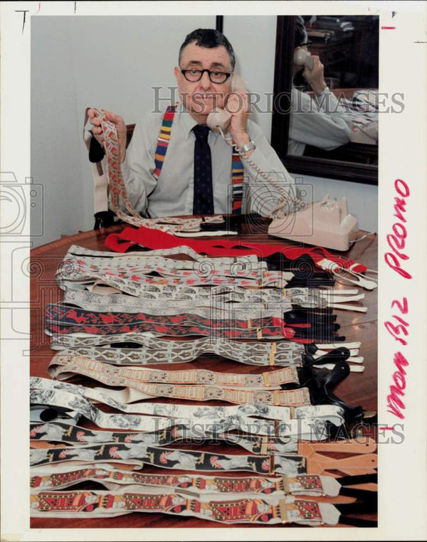 1988 Press Photo Bernard Moses sells suspenders from his apartment ...