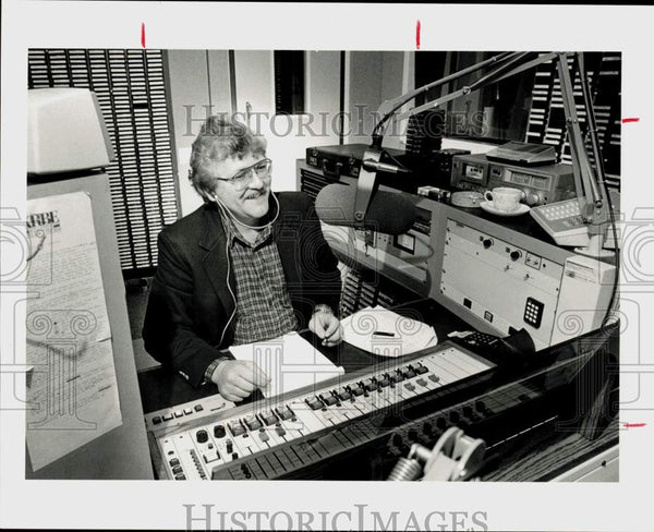 1984 Press Photo DJ Weaver Morrow in radio station. - hpa93989 ...