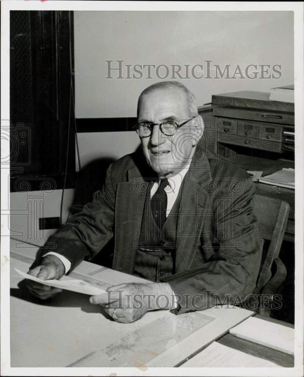 1953 Press Photo William Sauer, retiring Southern Pacific Lines ...