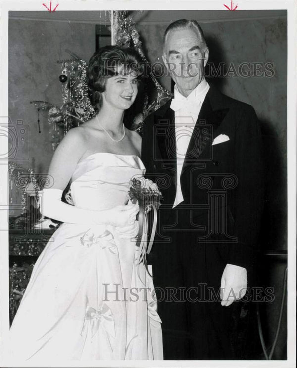 1959 Press Photo Ellen Olsen and father, Olaf La Cour Olsen at debut ...