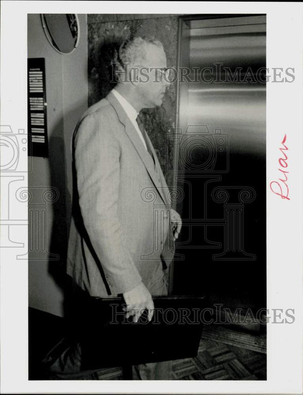 1985 Press Photo William Ryan, Hermann Hospital officer - hpa94491 ...