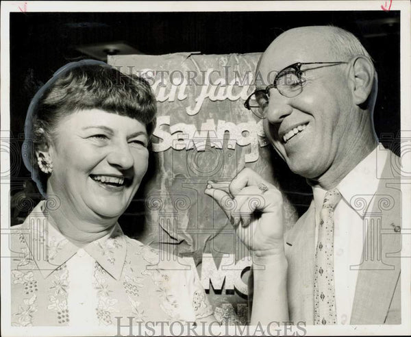 1959 Press Photo Stanley Silvus shown with diamond winner Ruby Stanford. - Historic Images