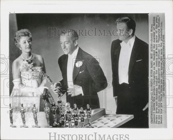 1959 Press Photo David Niven, Irene Dunne & John Wayne at Academy ...