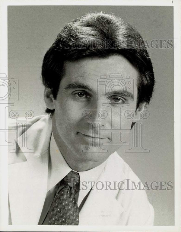 1982 Press Photo Actor Stephen Burleigh on "The Doctors" TV Series - h ...