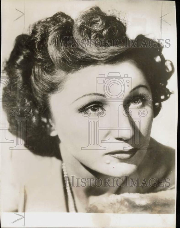 1951 Press Photo Actress Judith Anderson of "Pulitzer Prize Playhouse ...