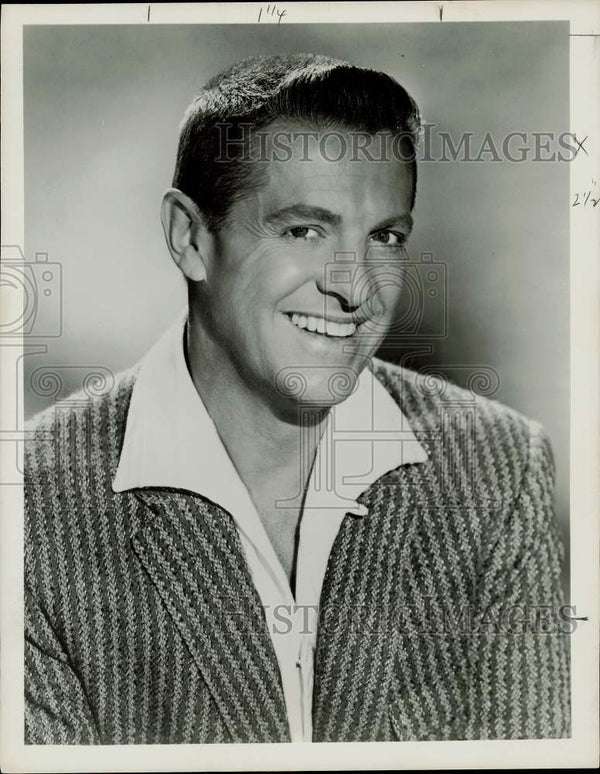 1958 Press Photo Actor Bob Cummings, Star of "The Bob Cummings Show ...